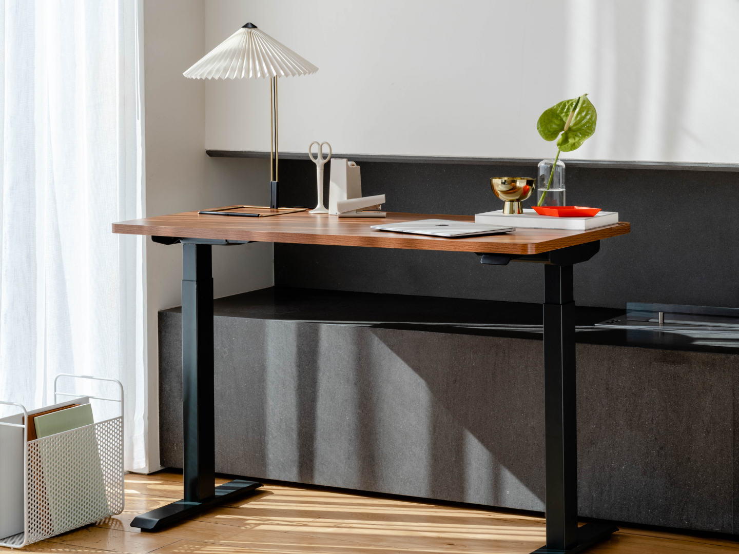 Meet the Duo Desk: The New Standard for Office Desks - Comgrove